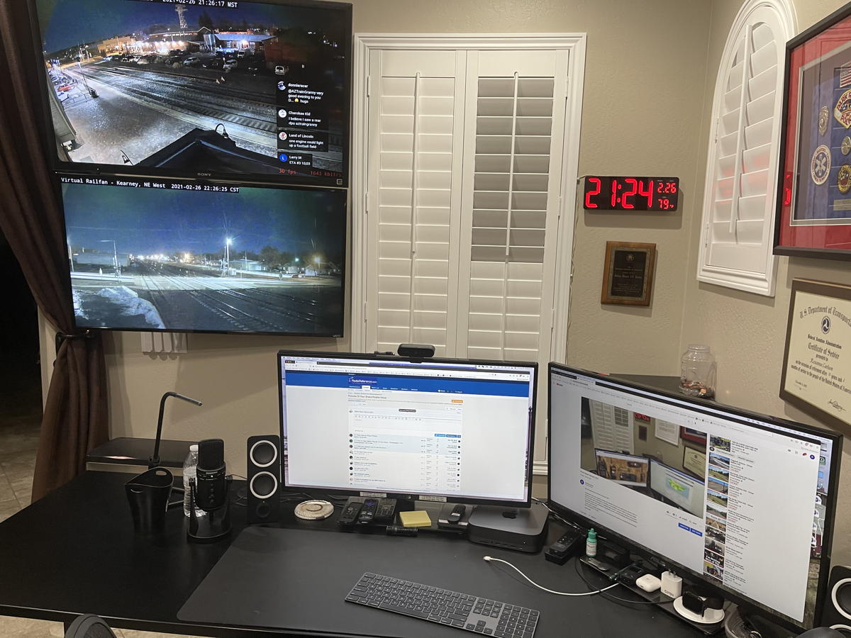 Desk.jpeg | RadioReference.com Forums