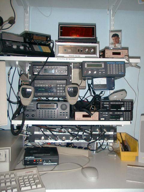 desk01.jpg | RadioReference.com Forums